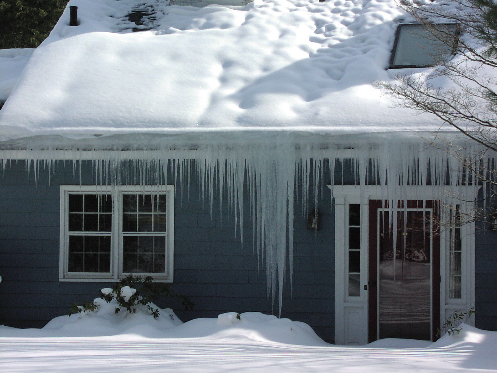 Prevent Ice Dams on Your Roof This Winter